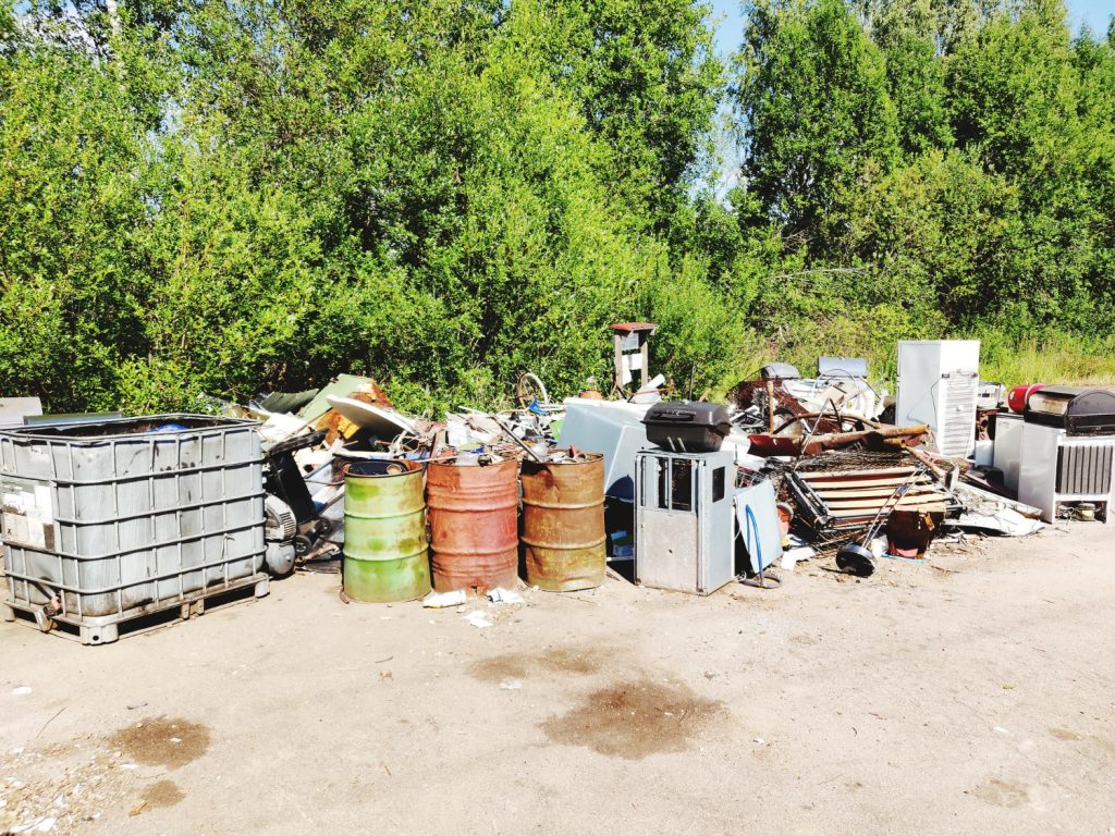 Cleaning up abandoned waste: when is the owner responsible? The ruling ...